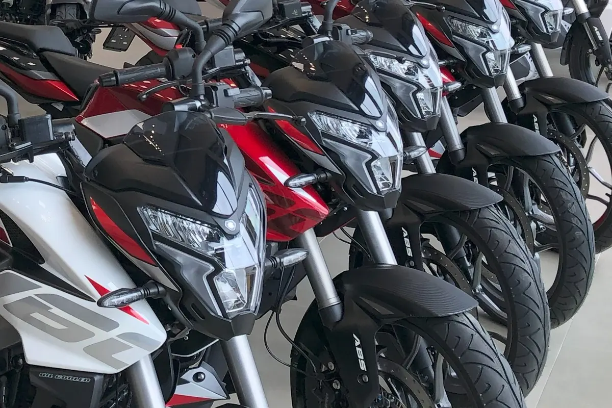 Bajaj Santa Catarina amplia rede com nova loja em Joinville